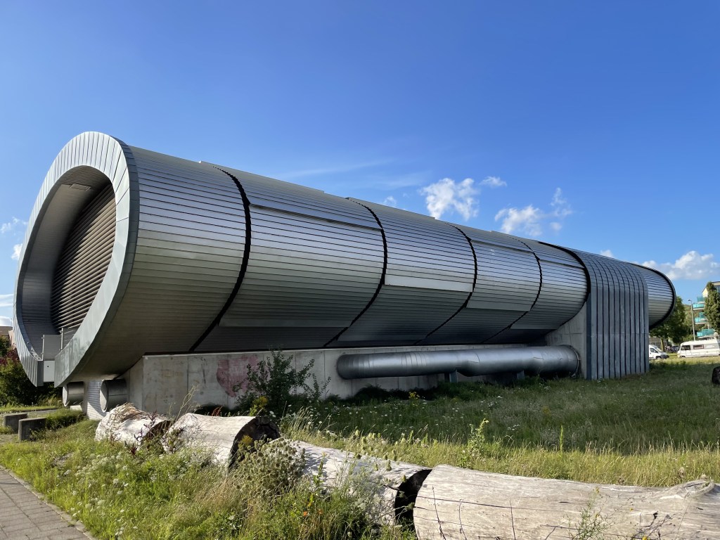 DE ALIEN-GEMALEN VAN AMSTERDAM – DAPHNE BOUMAN